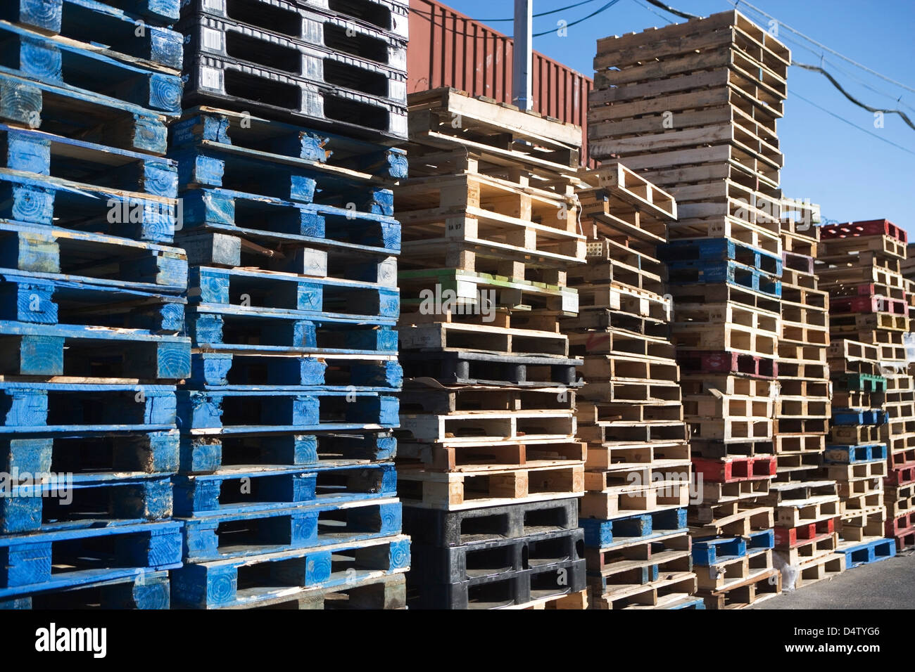 Stacking pallets hi-res stock photography and images - Alamy
