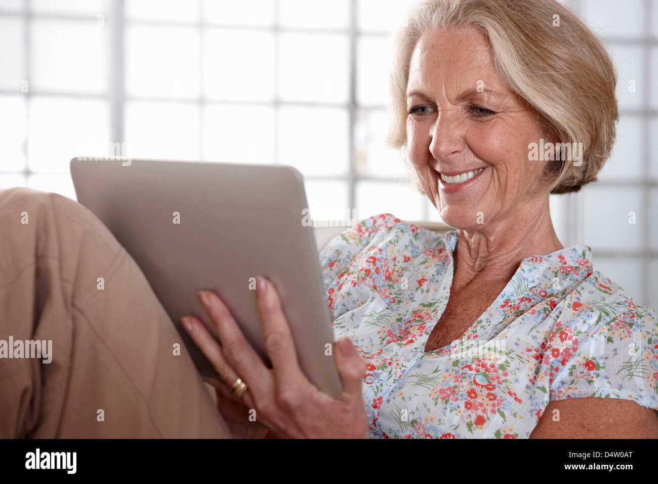 Older woman holding her leg hi-res stock photography and images - Alamy