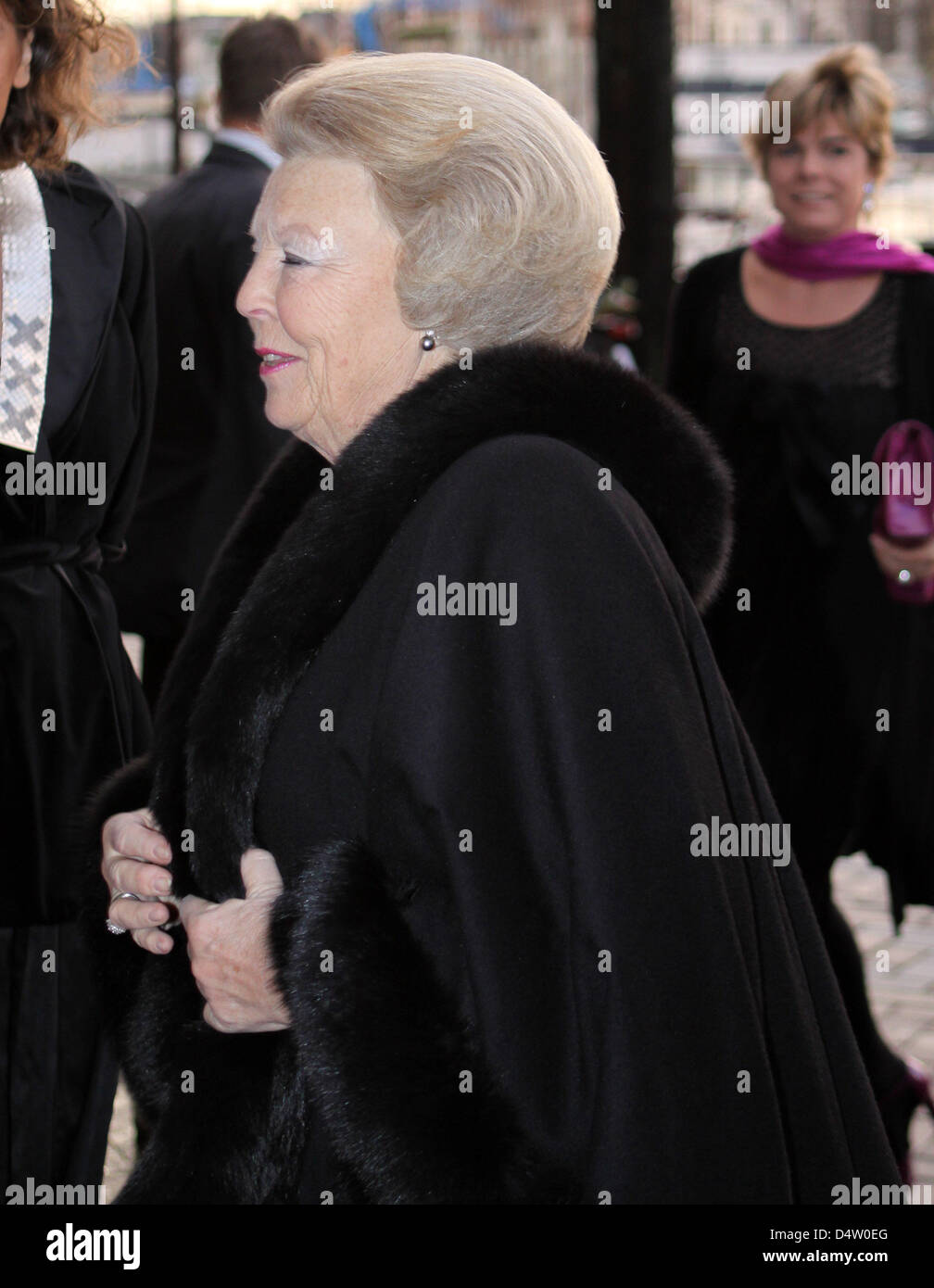 Queen Beatrix of the Netherlands arrives for the theatre show 'CLAUS ...