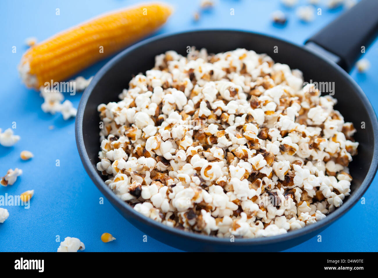 Popcorn cooking hi-res stock photography and images - Alamy