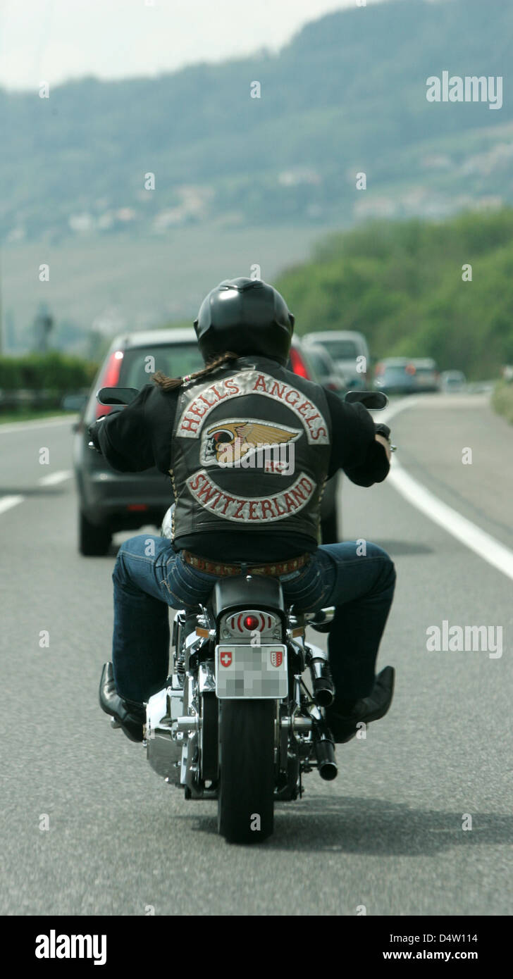 (dpa file) - A member of the motorbike club 'Hells Angels' pictured on ...