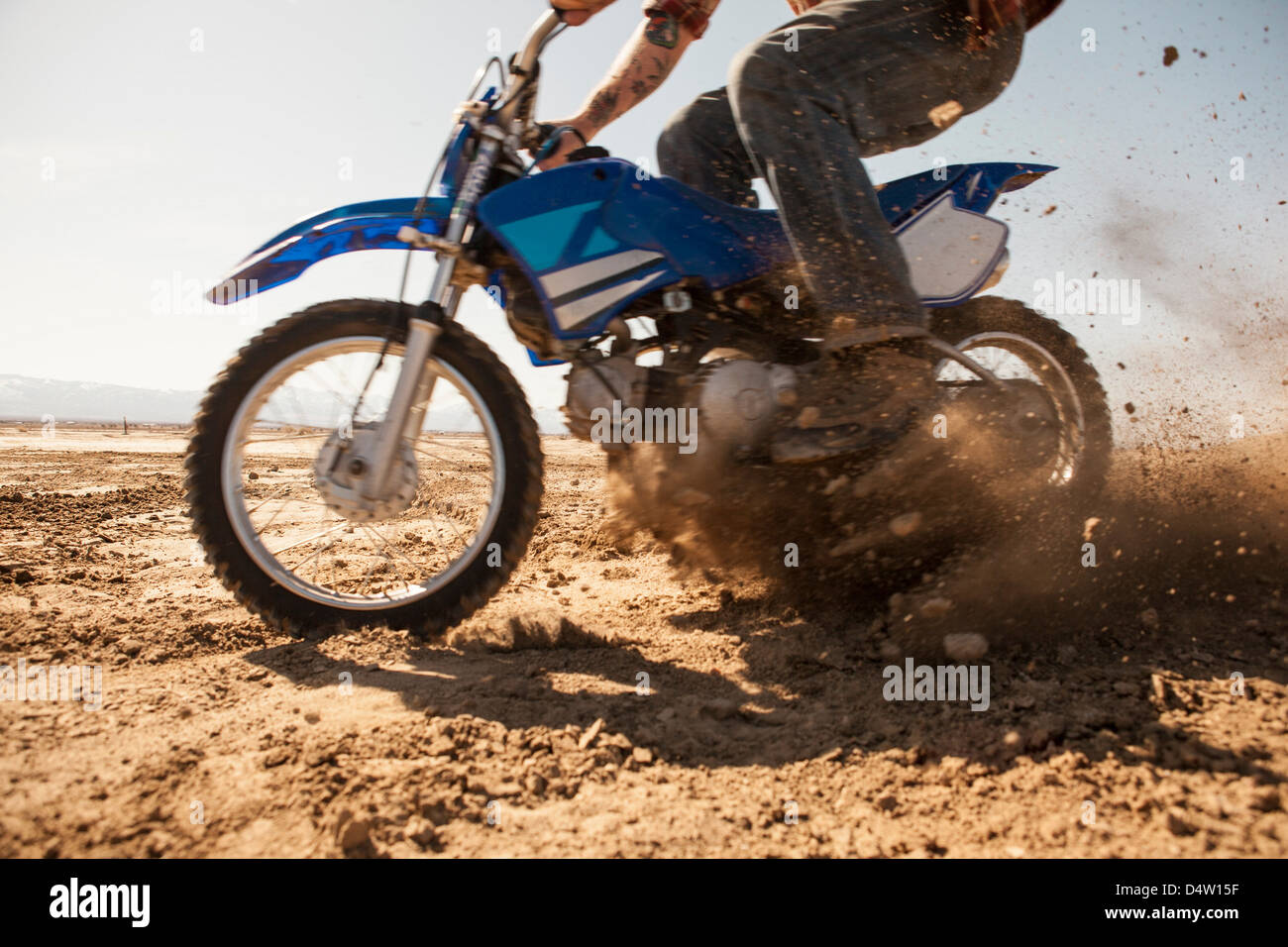 Man riding motorcycle side view hi-res stock photography and images - Alamy