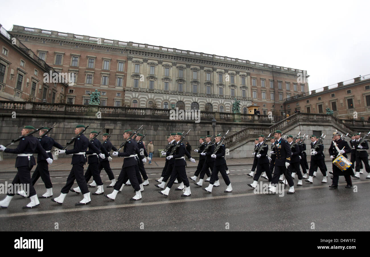 Swedish soldiers march to the change of guards at the Swedish Royal ...