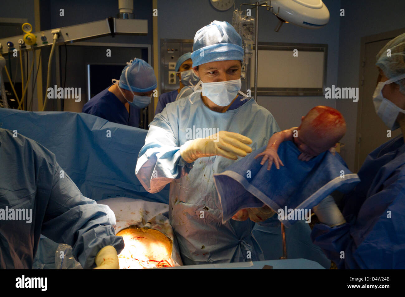 Operating theater cesarean section hi-res stock photography and images ...