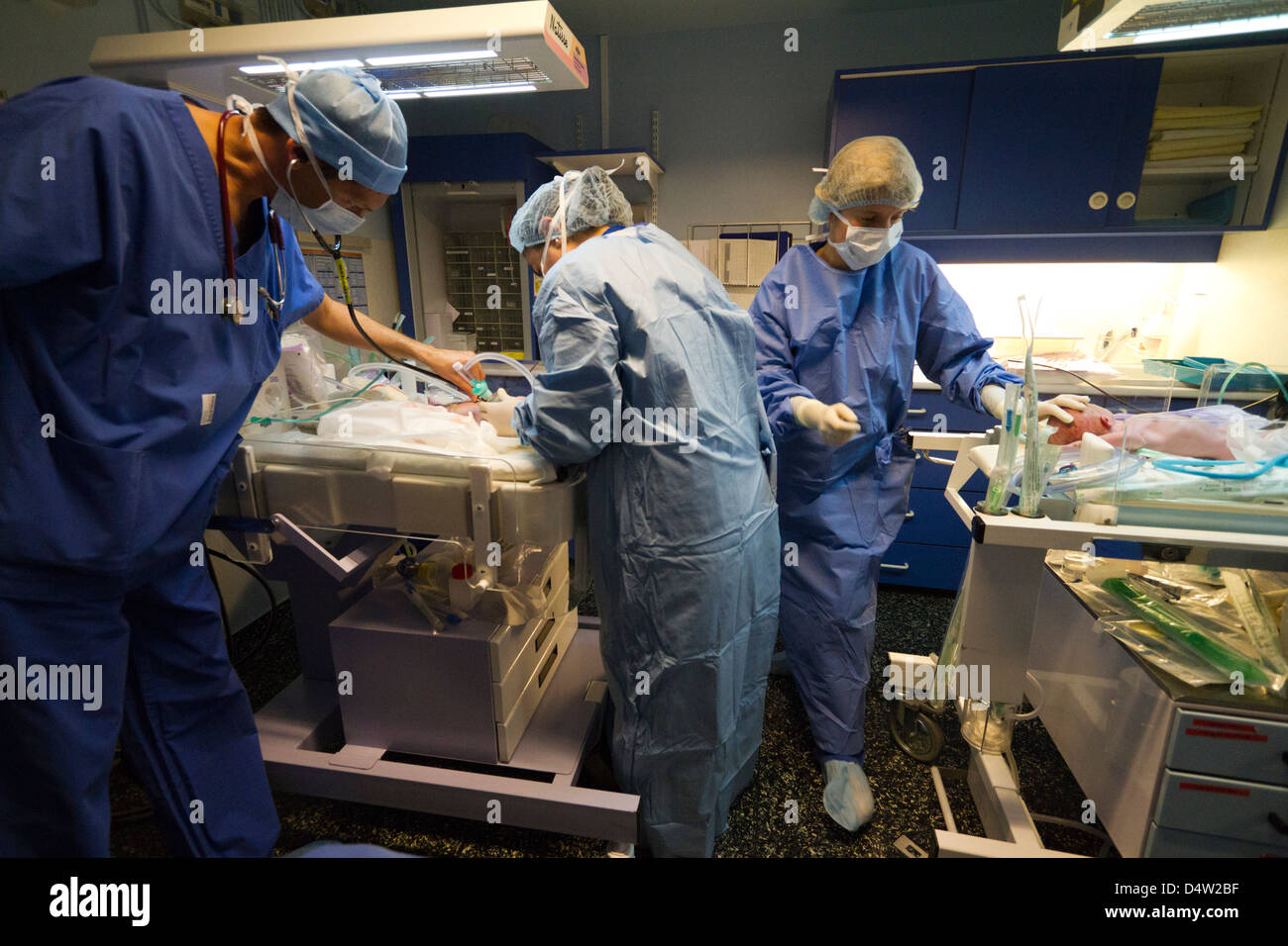 Operating theater cesarean section hi-res stock photography and images ...