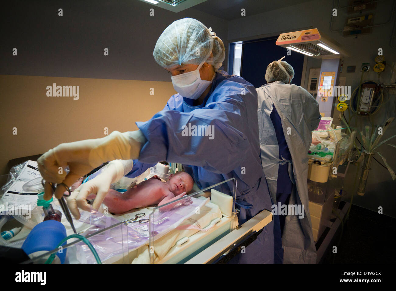 Operating theater cesarean section hi-res stock photography and images ...