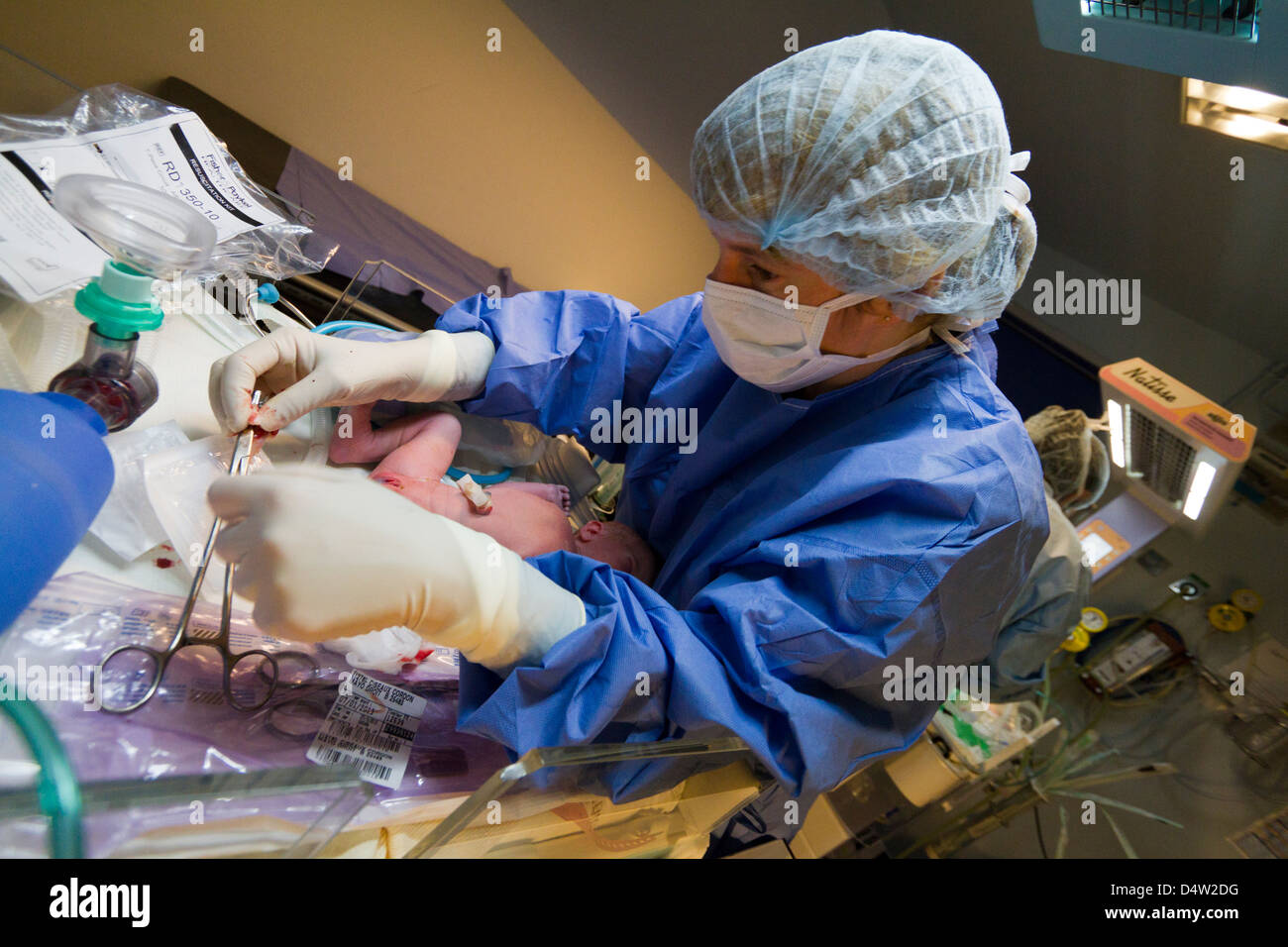 Operating theater cesarean section hi-res stock photography and images ...