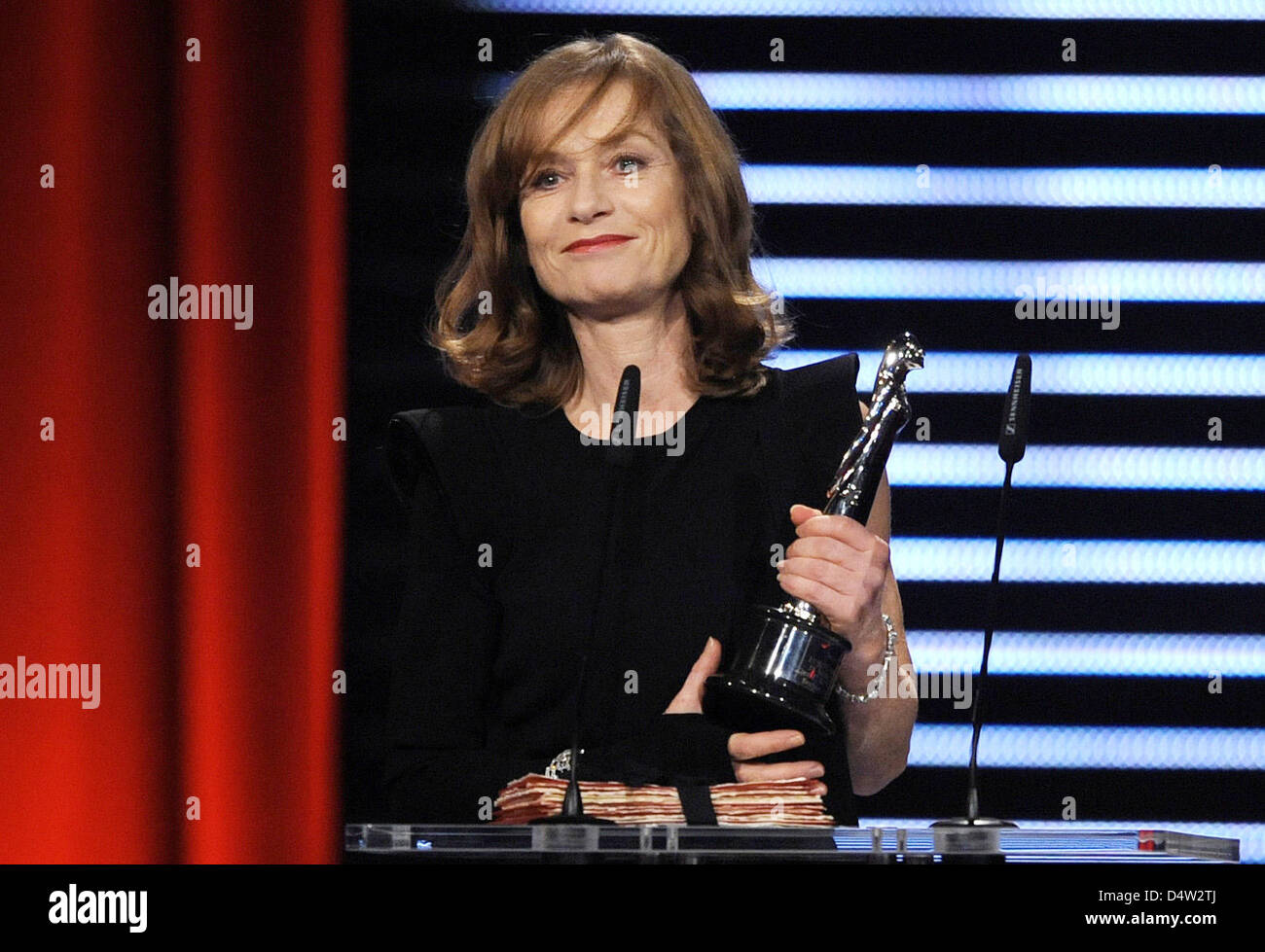 Die französische Schauspielerin Isabelle Huppert erhält am Samstag (12. ...