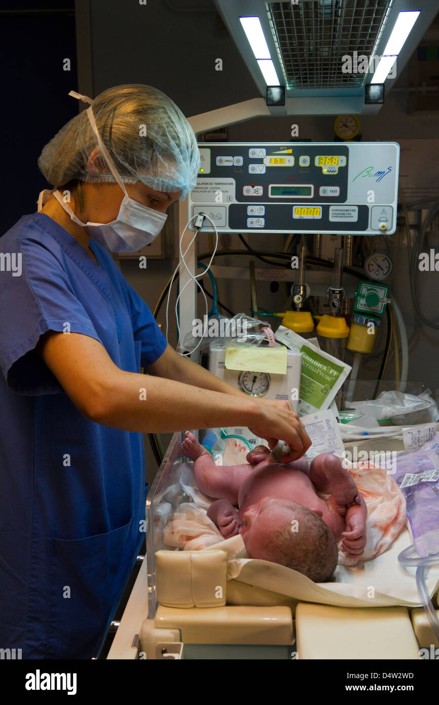 a midwife and a newborn in a hospital Stock Photo - Alamy