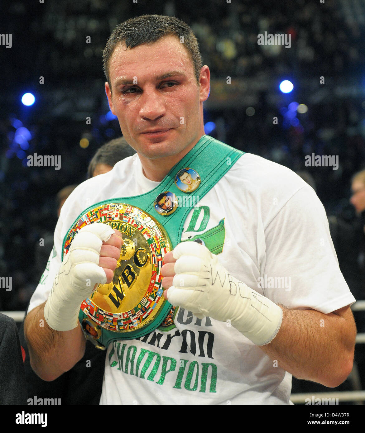 Ukrainian Vitali Klitschko cheers after winning the WBC Heavyweight ...