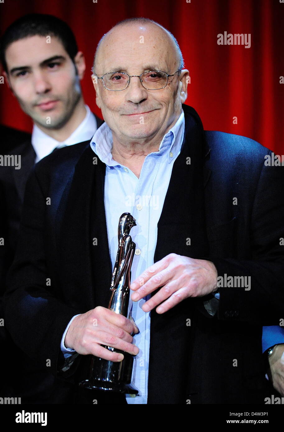 Polish director Marcel Lozinski poses with his award for 'European ...