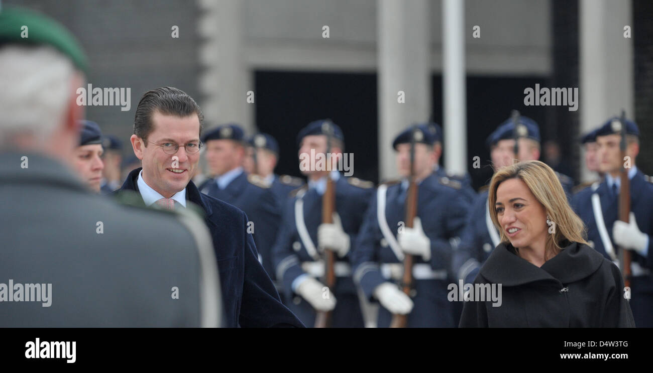 German Defence Minister Karl-Theodor zu Guttenberg and his Spanish ...