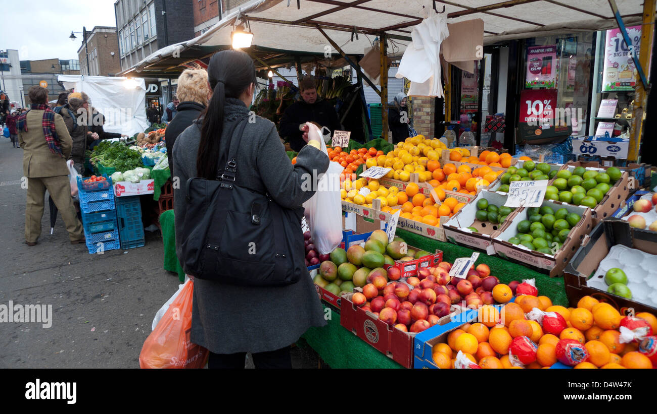 Chapel market islington hi-res stock photography and images - Alamy
