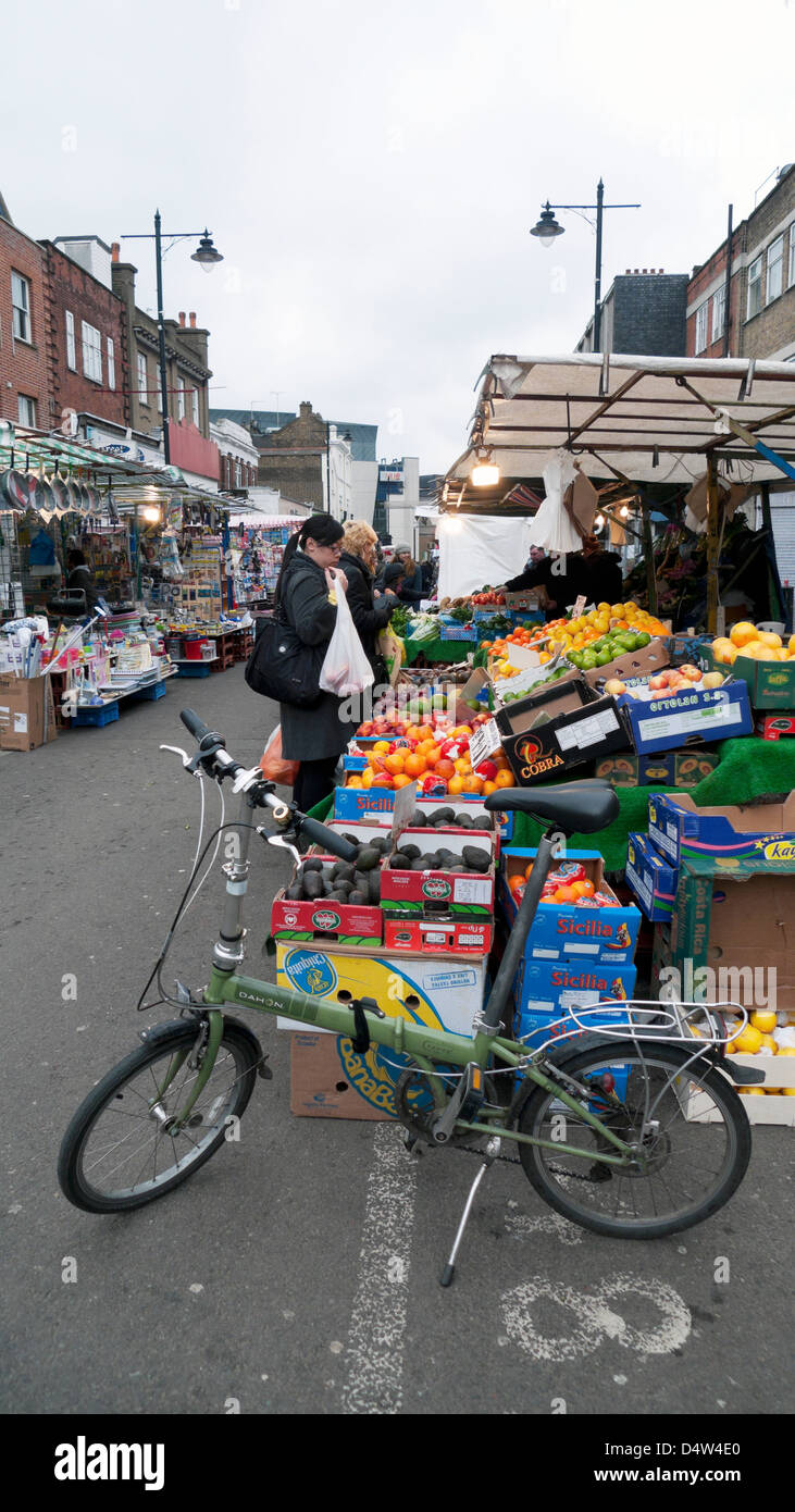 Chapel market islington hi-res stock photography and images - Alamy