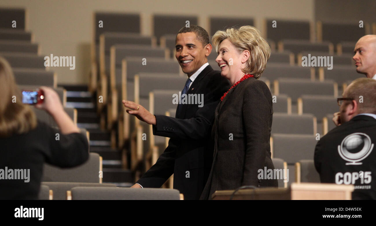 US President Barack Obama (L) and Secretary of State Hillary Rodham ...