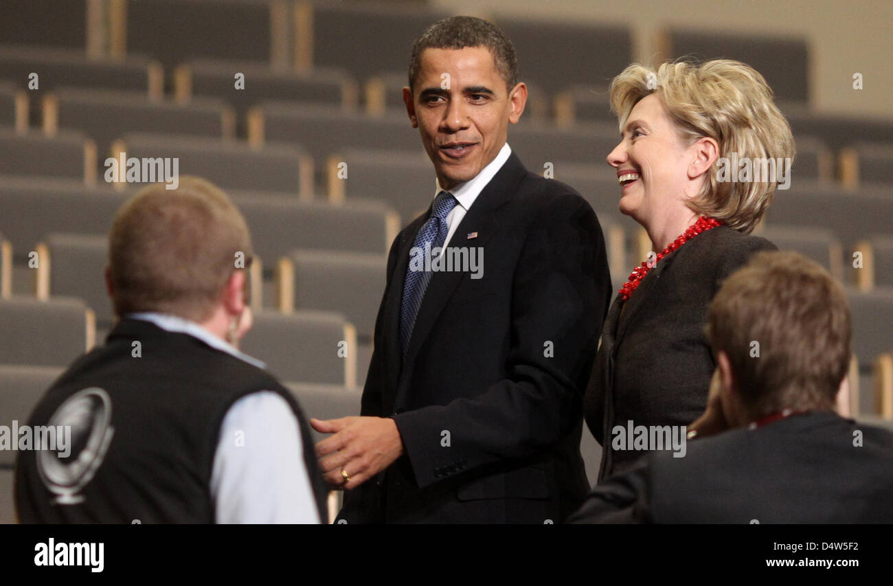 US President Barack Obama (L) and Secretary of State Hillary Rodham ...