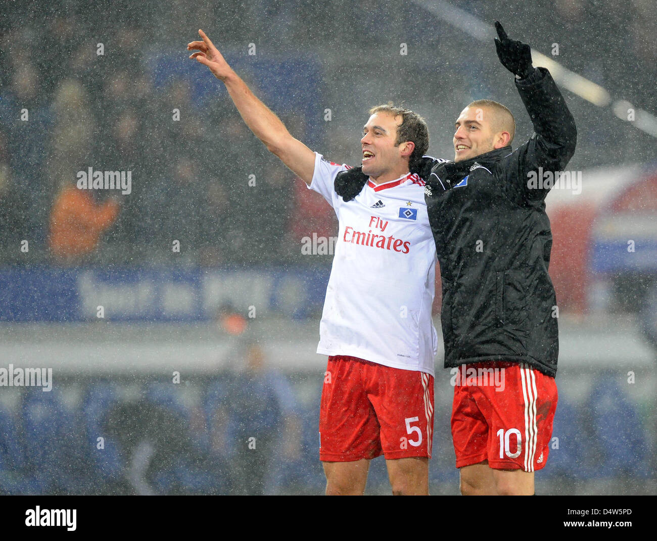 Hamburg's Joris Mathijsen (L) and Mladen Petric (R) celebrate winning ...