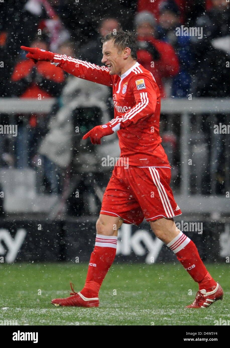 Ivica olic munich celebrates goal hi-res stock photography and images ...