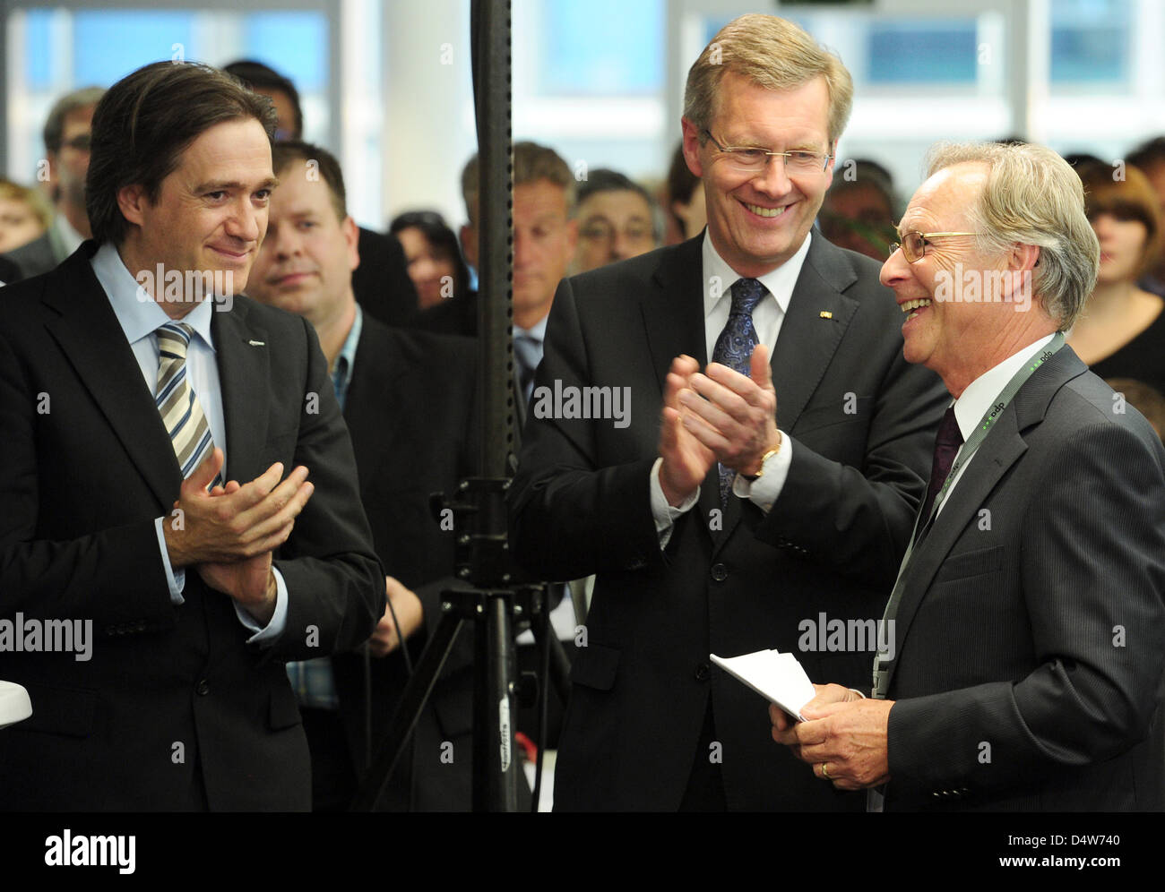 Dpa-editor in charge Wolfgang Buechner (L-R), German President ...