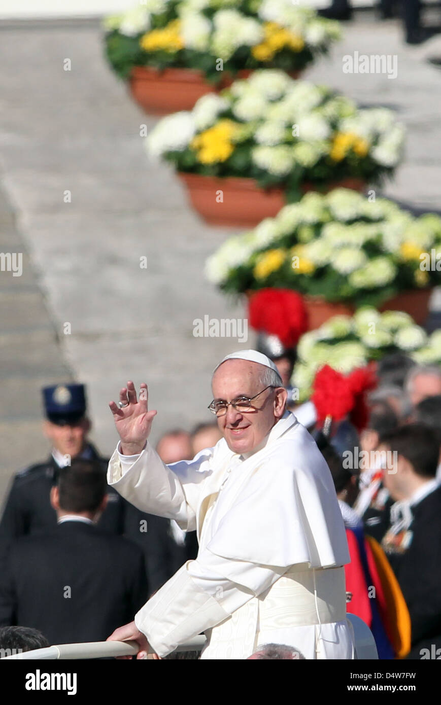 Francis Pope blesses the faithful in St. Peter's Square in Rome during ...