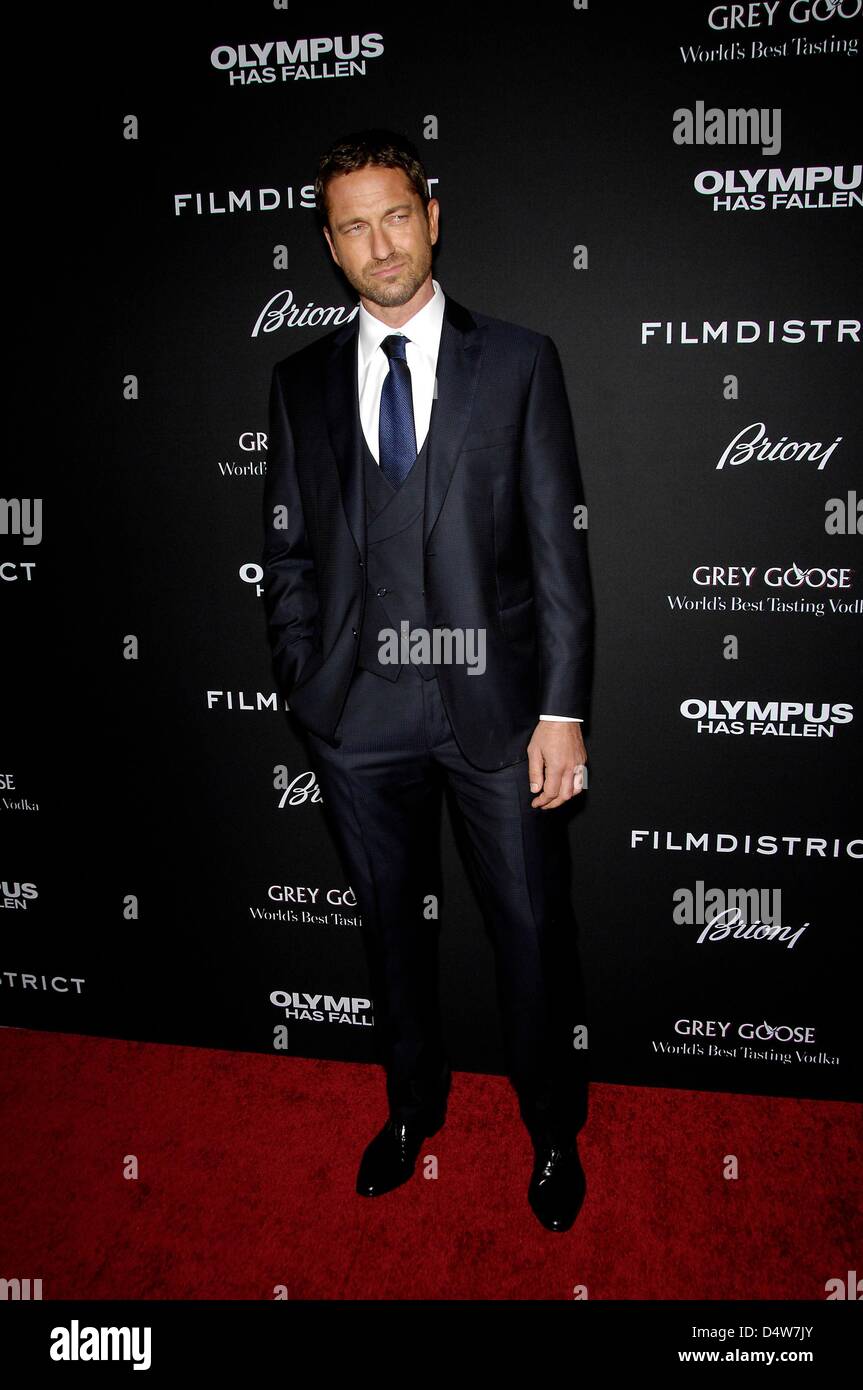 Gerard Butler Olympus Has Fallen Suit