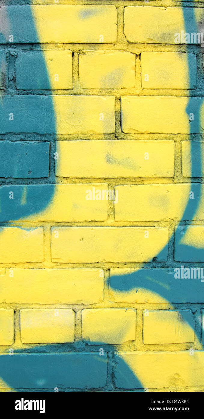 Yellow brick exterior hi-res stock photography and images - Alamy