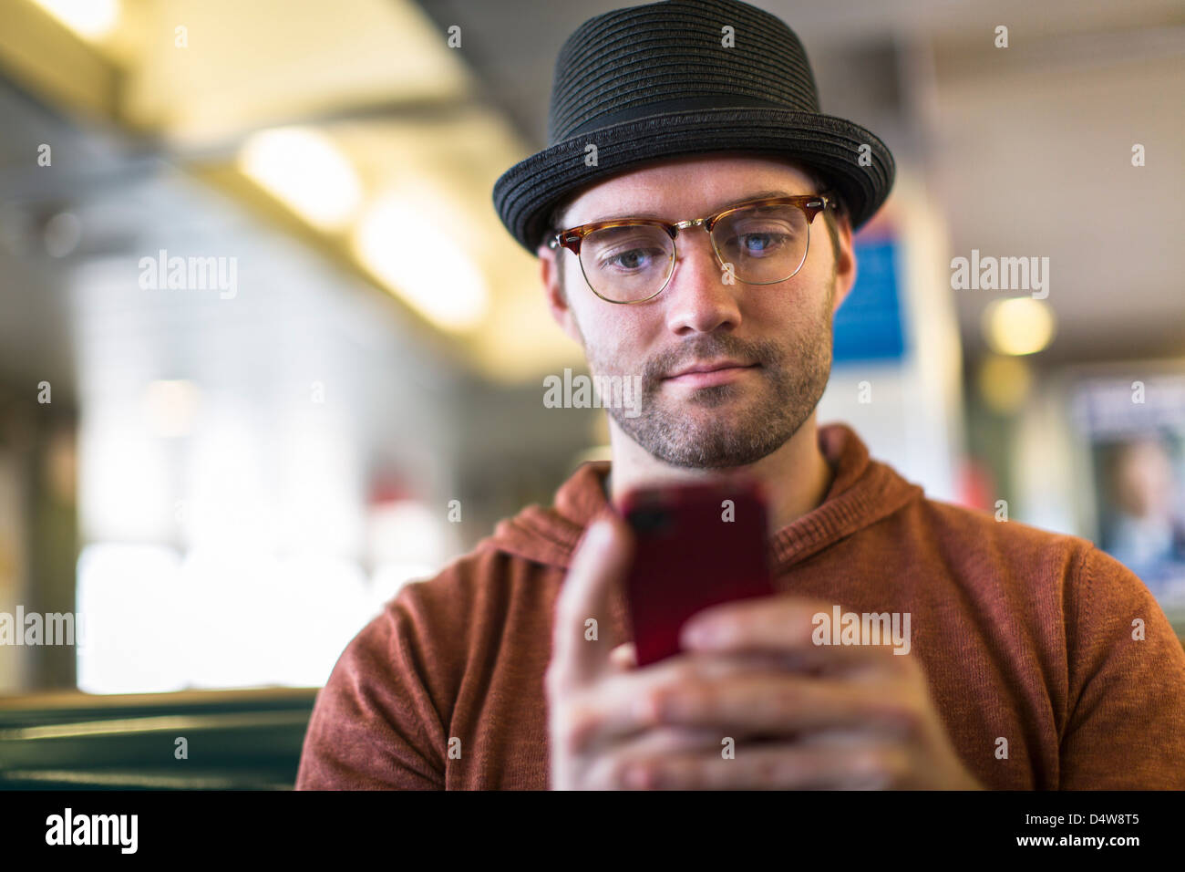 Man using cell phone on bench Stock Photo - Alamy