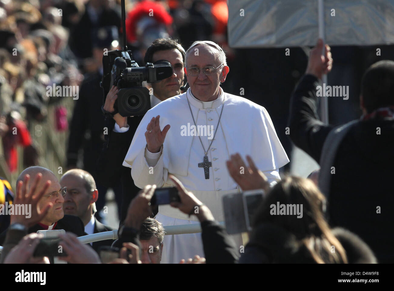 Francis Pope blesses the faithful in St. Peter's Square in Rome during ...