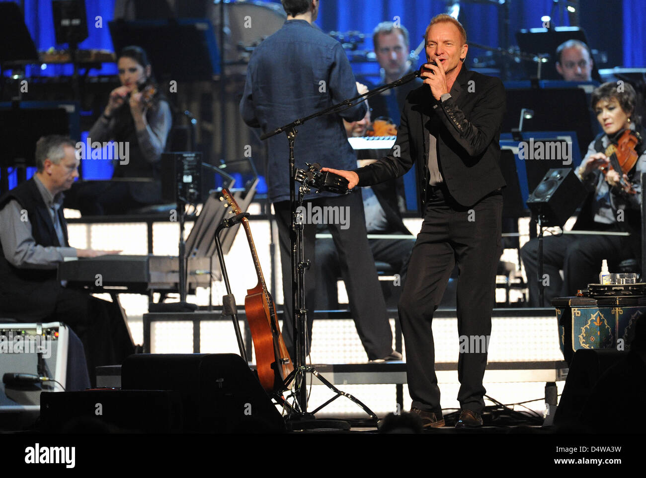 Sting curtain hi-res stock photography and images - Alamy