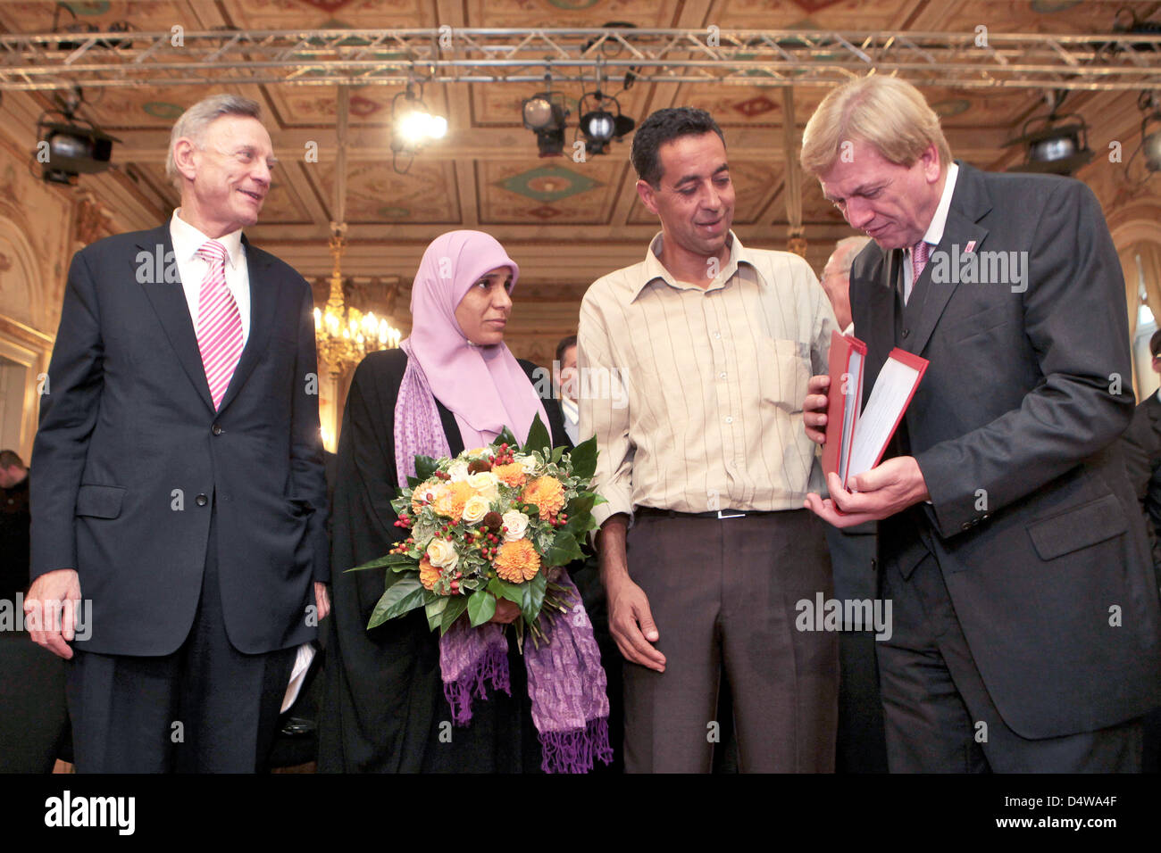 Former Israeli ambassador Avi Primor (L), Hessian Prime Minister Volker ...