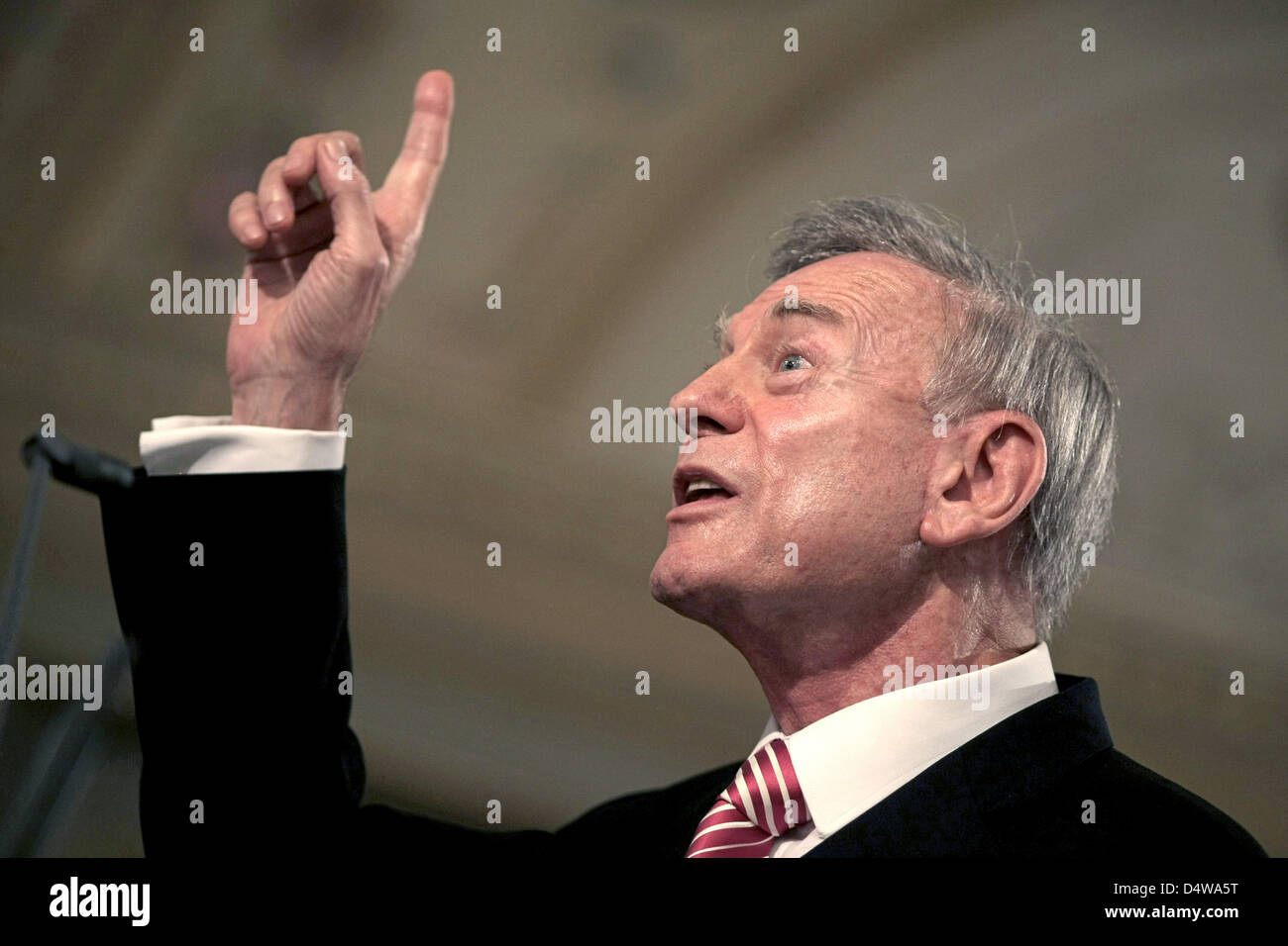 Former Israeli ambassador Avi Primor holds a speach during the award ...