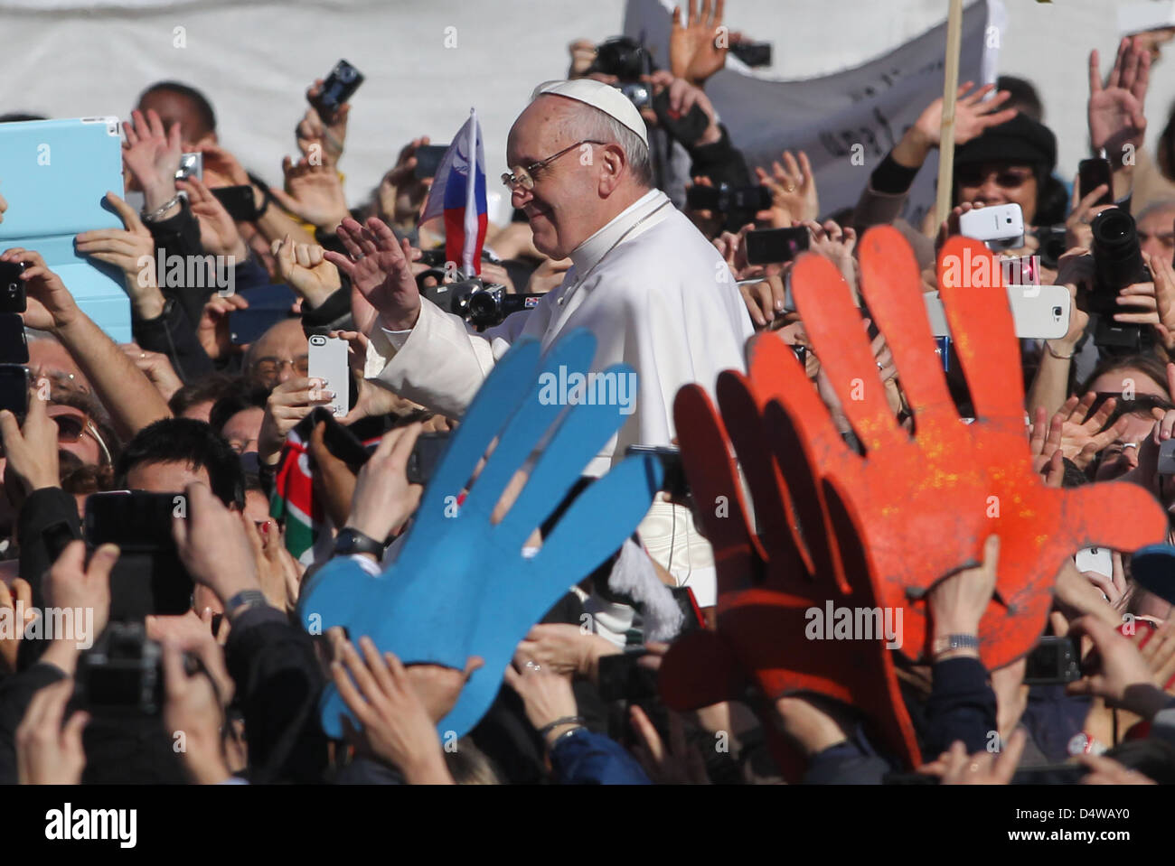 Francis Pope blesses the faithful in St. Peter's Square in Rome during ...