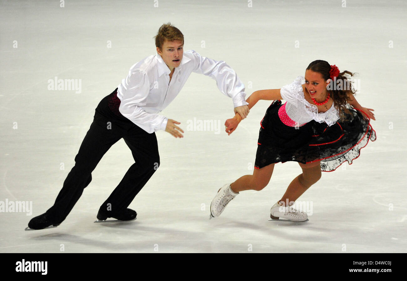Russian figure skaters Ekaterina Riazanova and Ilia Tkachenko perform ...
