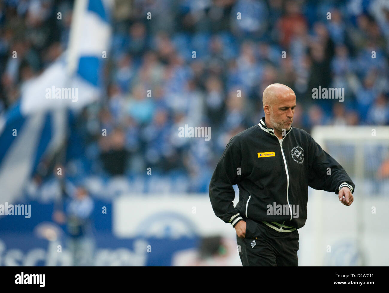 Moenchengladbach's coach Michael Frontzeck crosses the field after ...