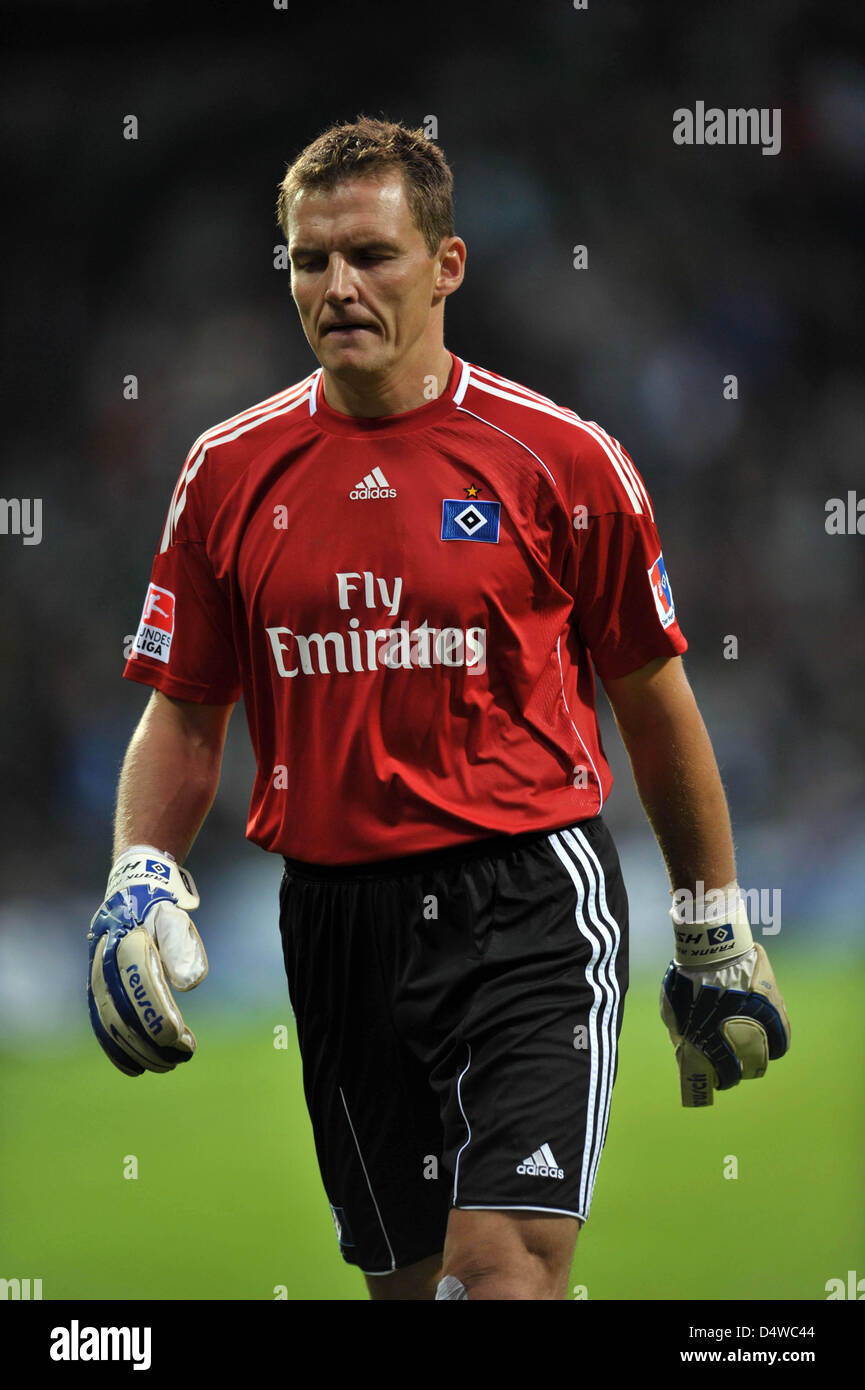 Hamburg's goalkeeper Frank Rost walks off the pitch during the ...