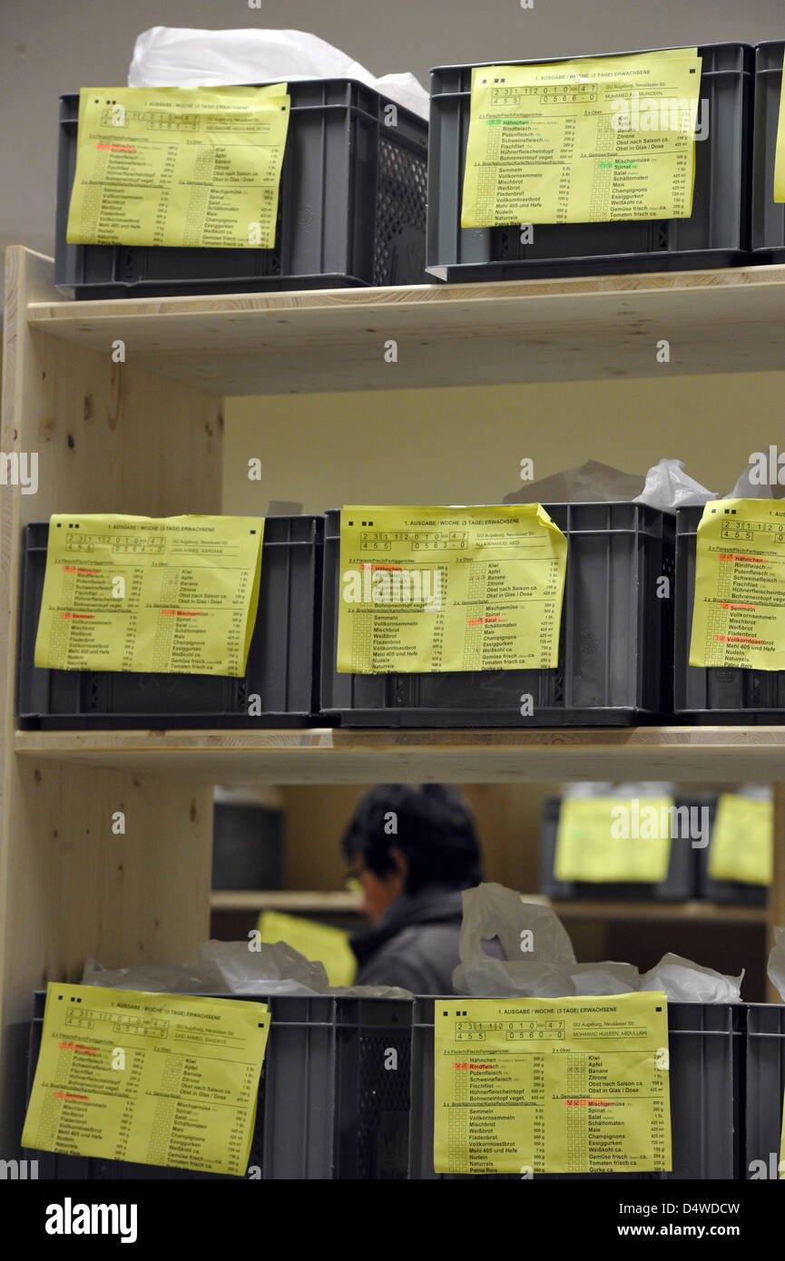 Smaller spaces hi-res stock photography and images - Alamy