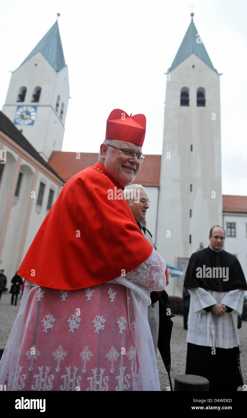 Reinhard Marx (L), arch bishop of Munich and Freising and newly ...