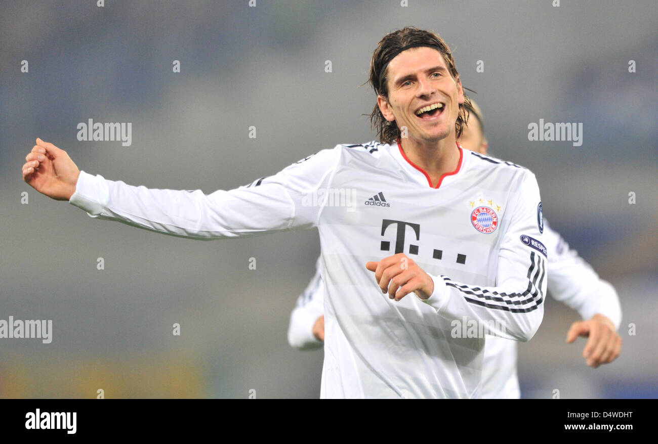 Bayern Munich's Mario Gomez (C) celebrates after scoring the 1-0 during ...
