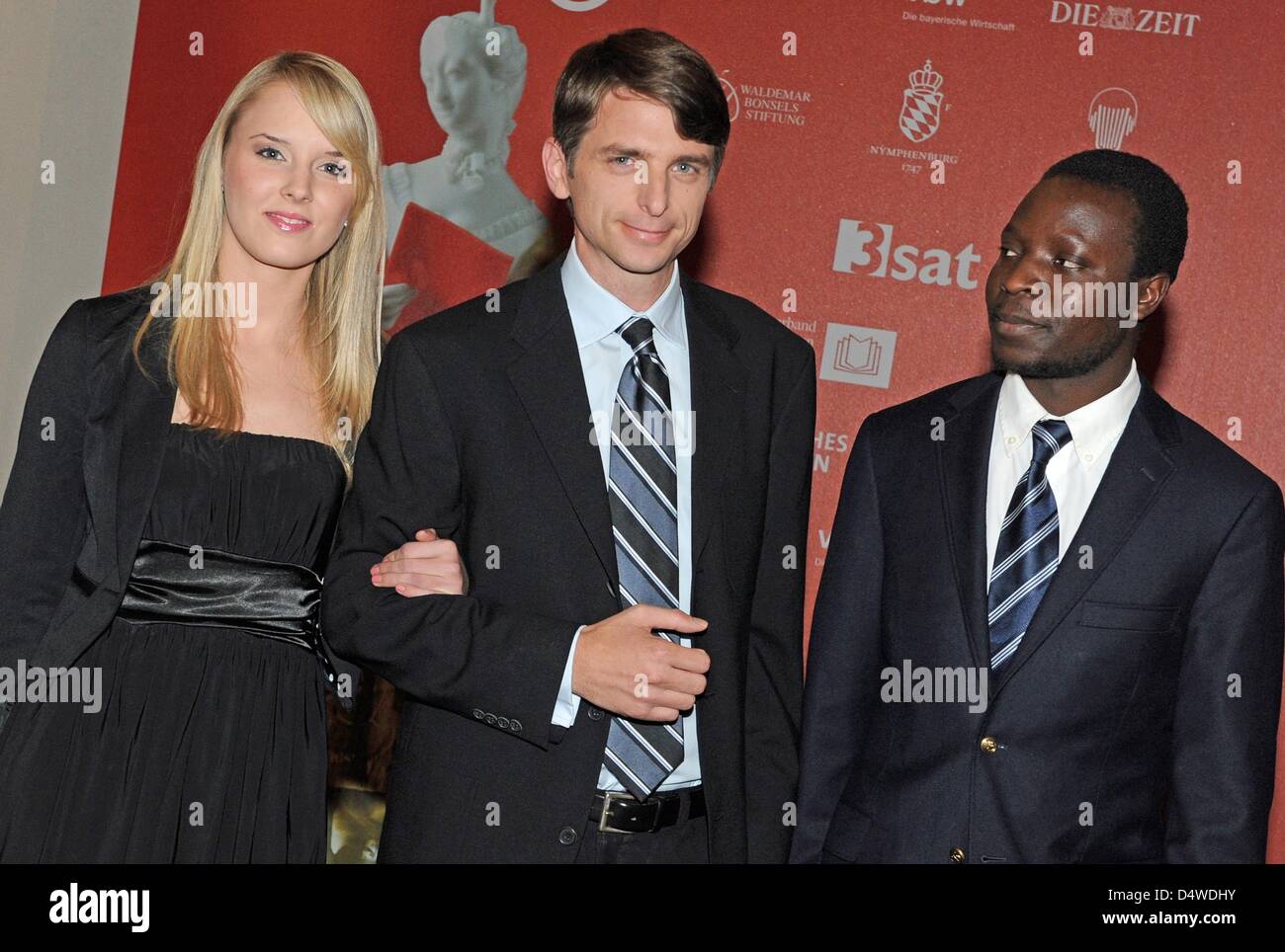 Lilly Grass, UNICEF junior-ambassador (L-R), prize-winner and author ...