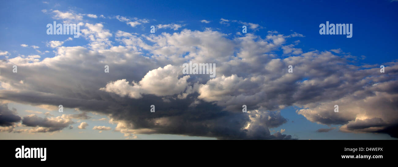 Cumulus Congestus clouds Stock Photo - Alamy