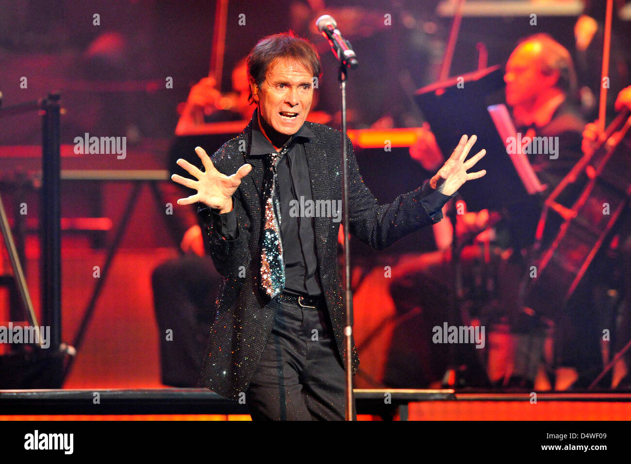 Singer cliff richard hi-res stock photography and images - Alamy