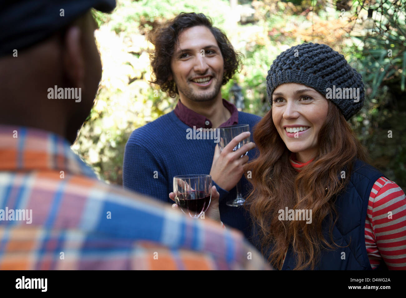 Smiling friends hi-res stock photography and images - Alamy