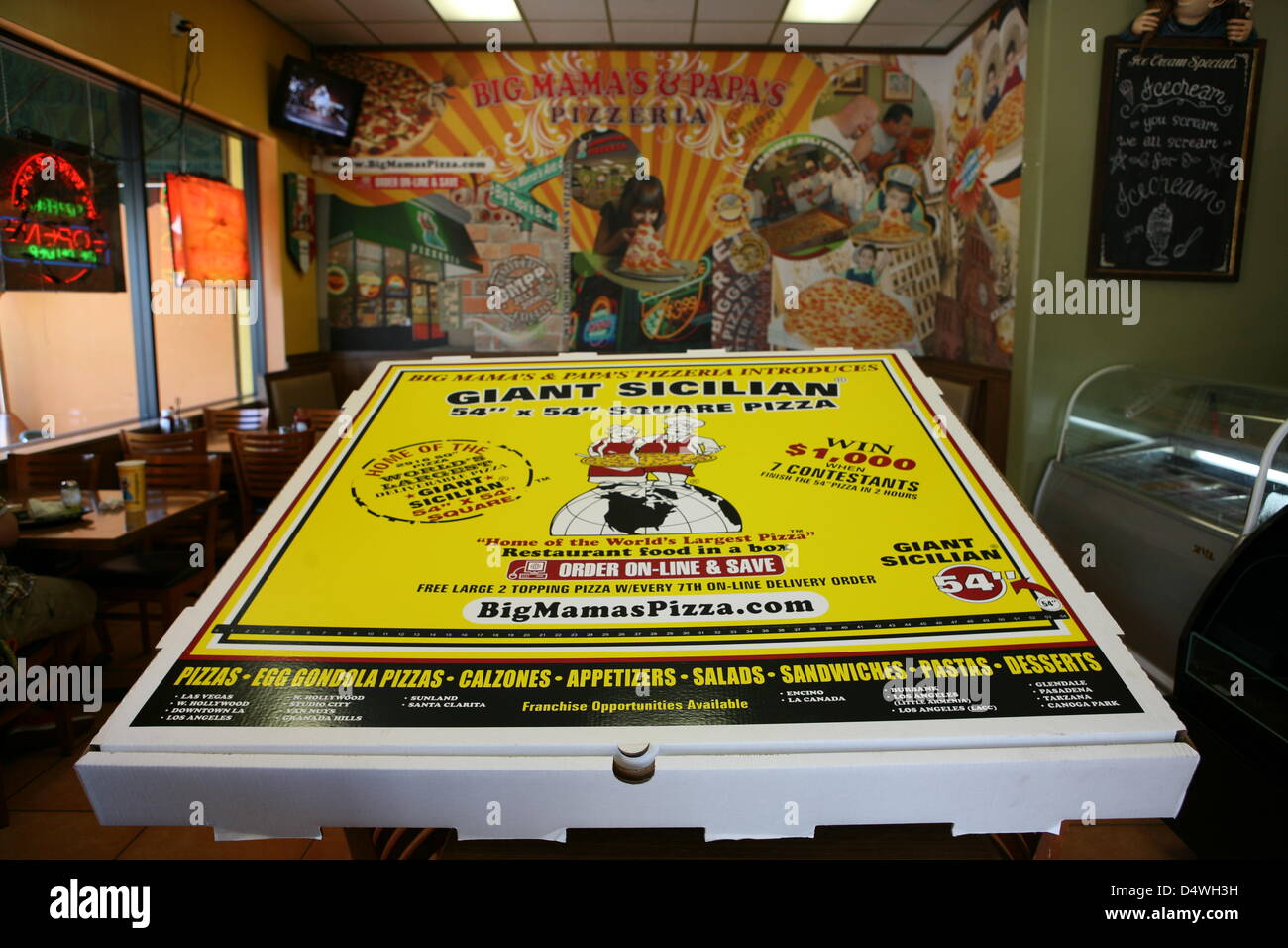 World largest pizza hi-res stock photography and images - Alamy