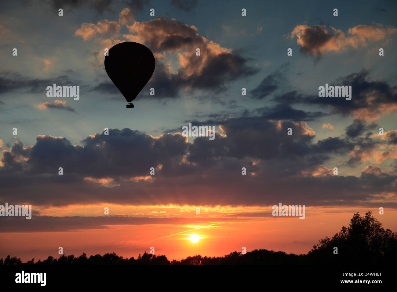 Hot air ballon in sunset, Cumulus Congestus clouds Stock Photo - Alamy