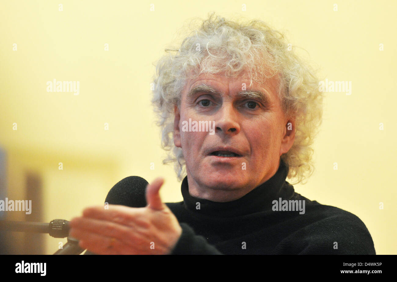 Sir Simon Rattle, Dirigent der Berliner Philharmoniker und musikalischer Leiter der ...