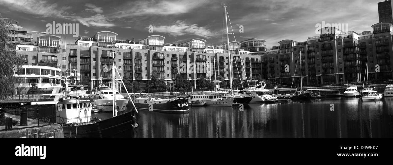 Marina ships boats dock Black and White Stock Photos & Images - Alamy