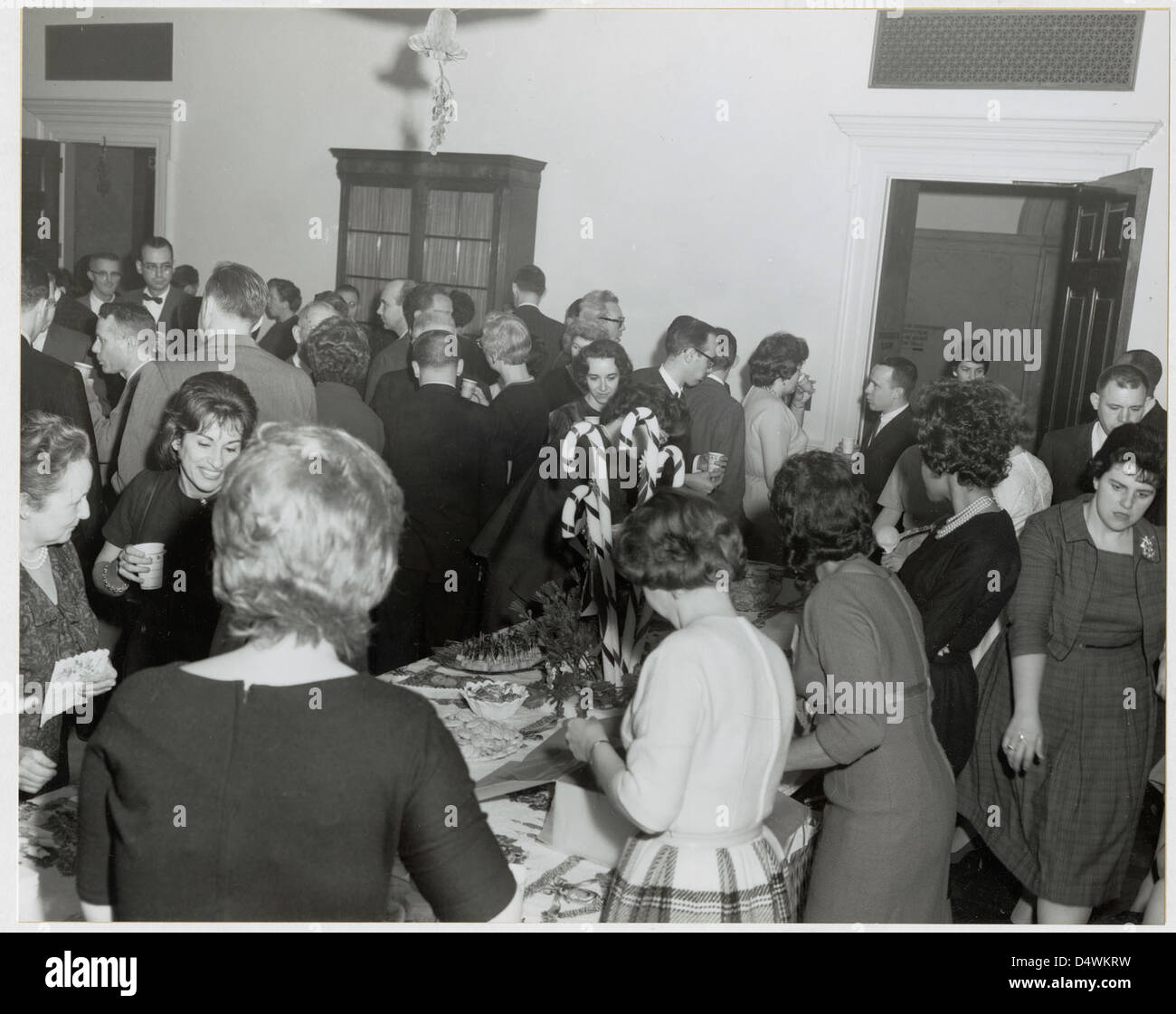 Party photos from the 1960s hi-res stock photography and images - Alamy