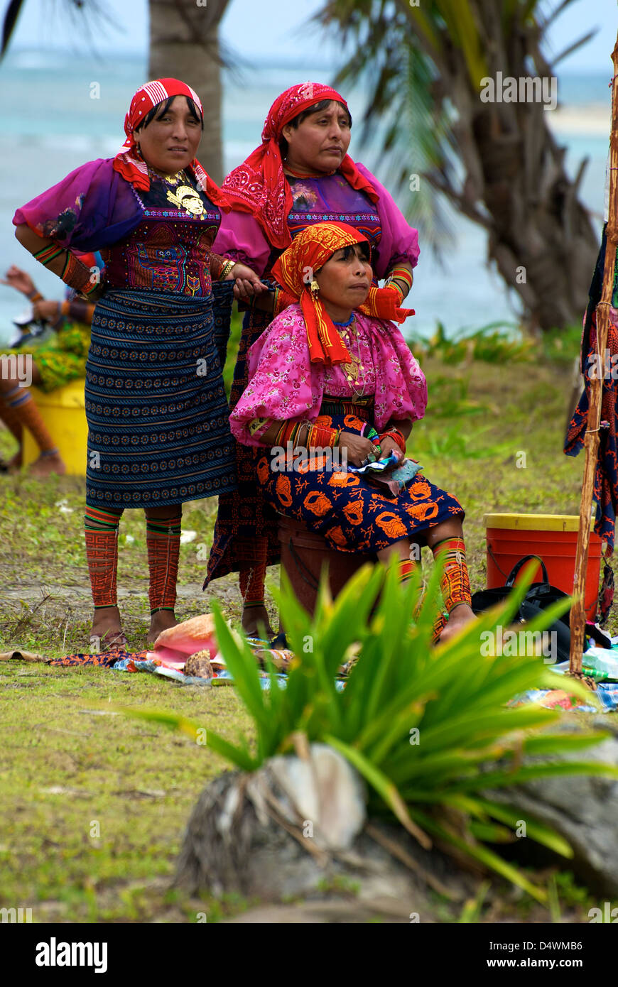 The colorfully dressed indian natives of the San Blas Islansds in ...