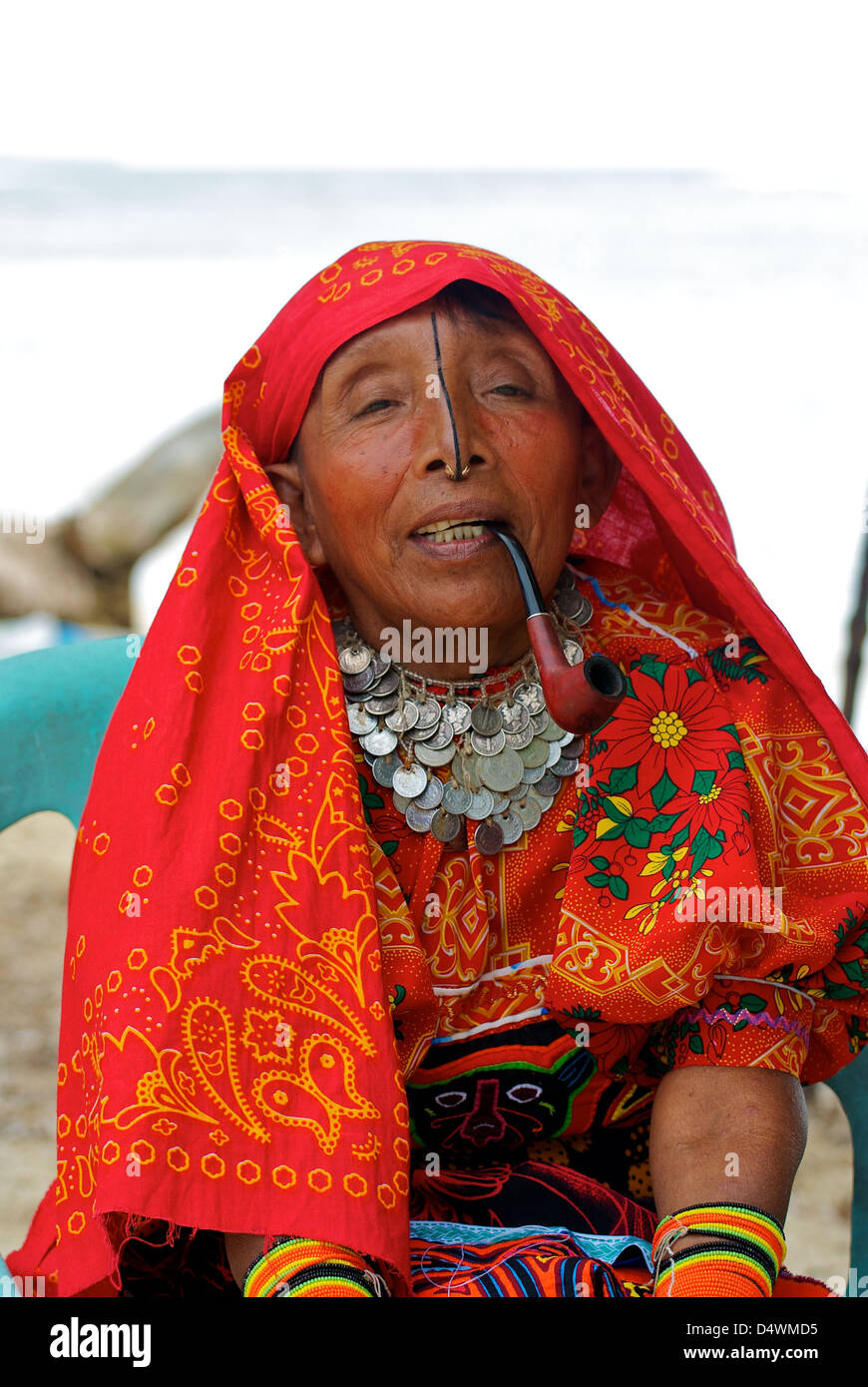 The colorfully dressed indian natives of the San Blas Islansds in ...