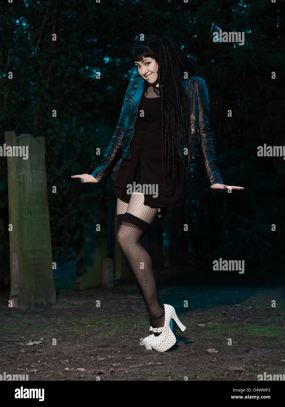 Gothic girl on cemetery Stock Photo - Alamy